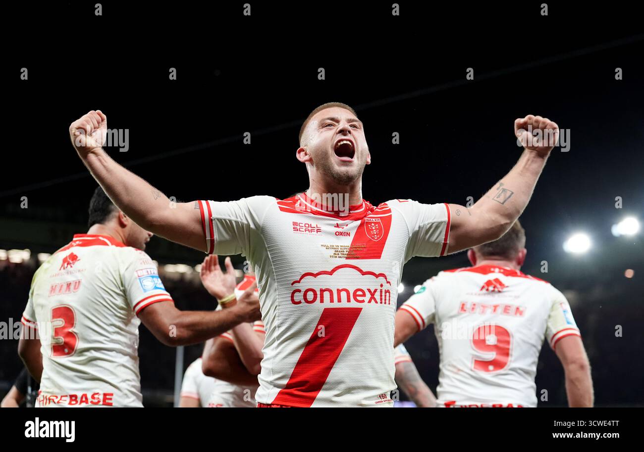 Hull KR's Mikey Lewis celebrates after his team mate Jez Litten (rear ...