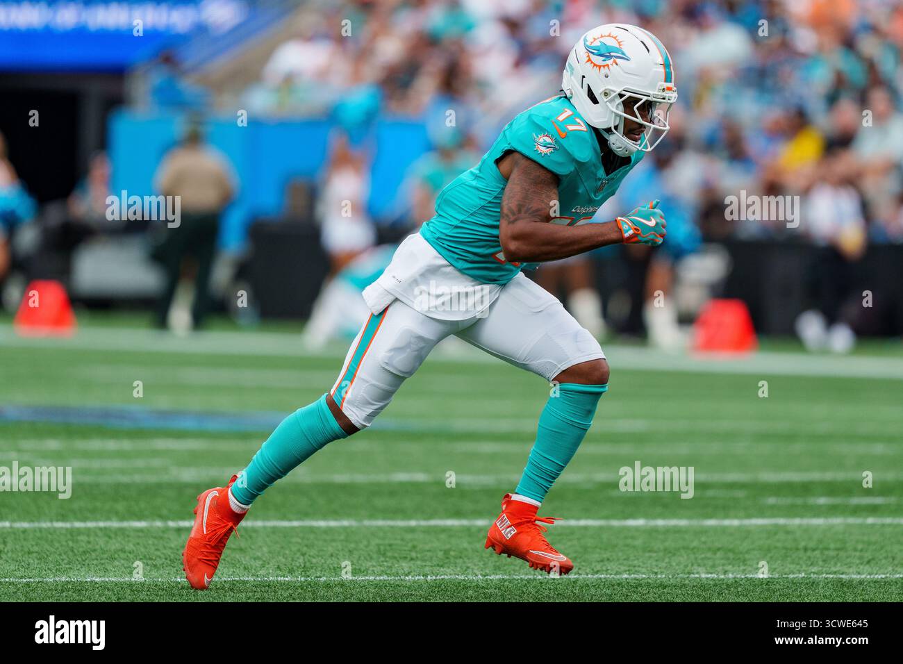 Miami Dolphins wide receiver Jaylen Waddle (17) plays during an NFL ...