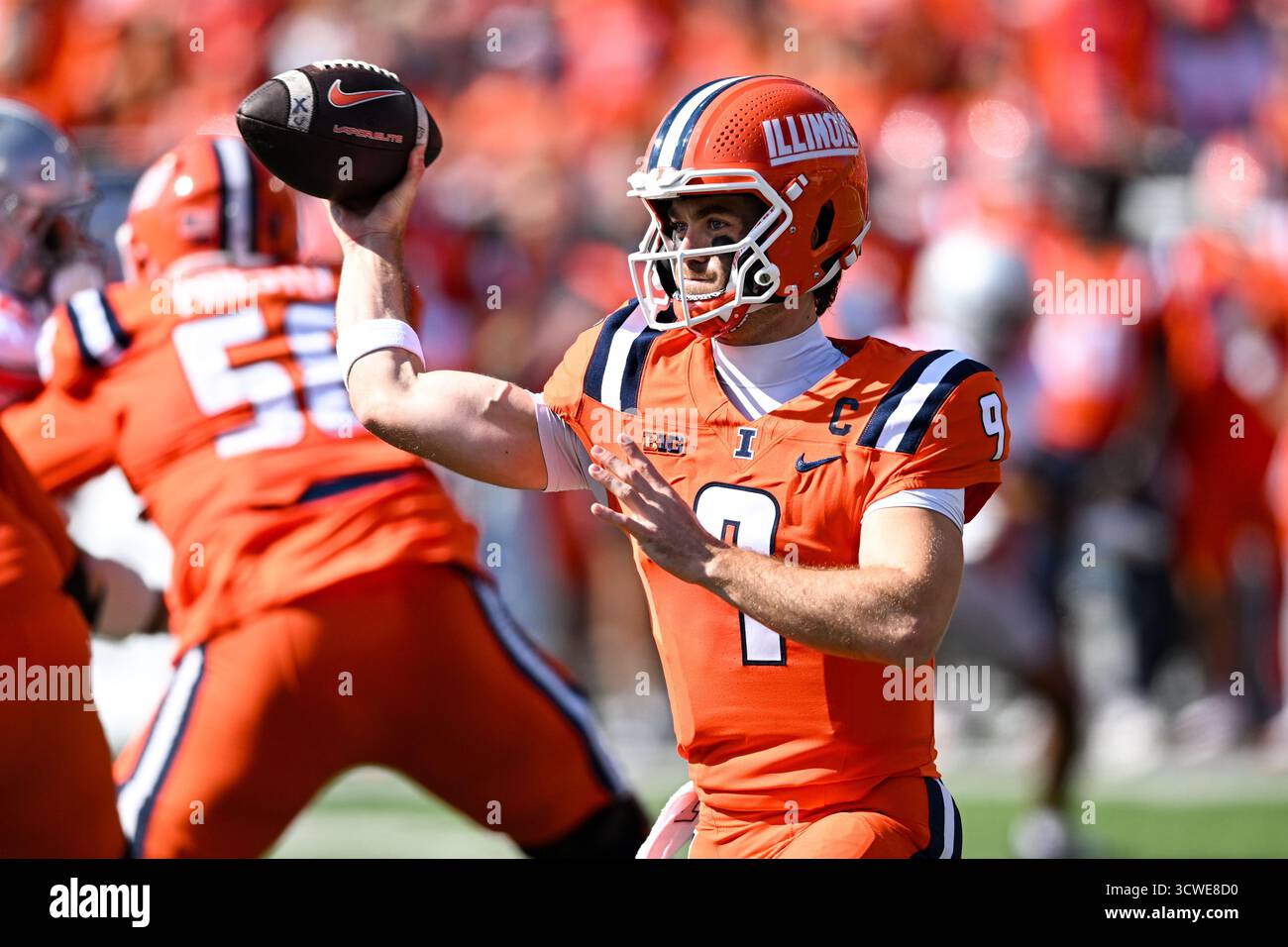 CHAMPAIGN, IL - OCTOBER 11: Illinois Fighting Illini QB Luke Altmyer (9 ...