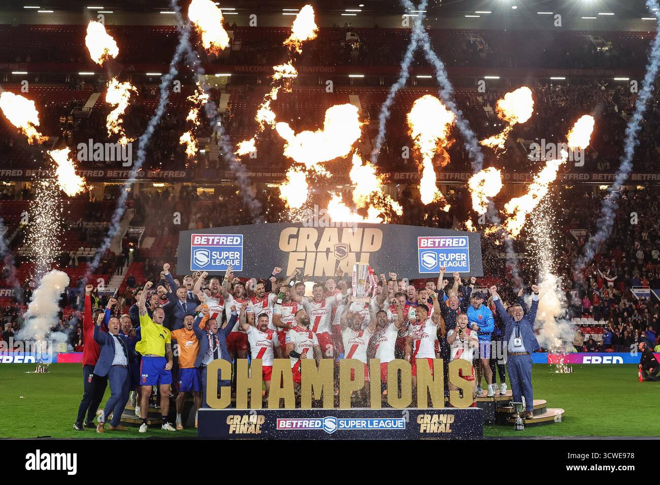 Elliot Minchella of Hull KR and his team mates and staff lift the Grand ...