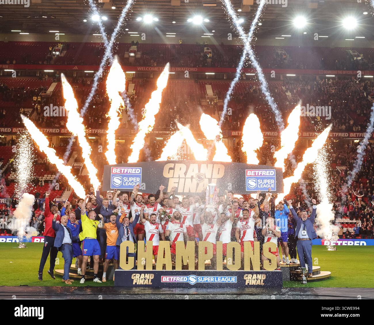 Elliot Minchella of Hull KR and his team mates and staff lift the Grand ...