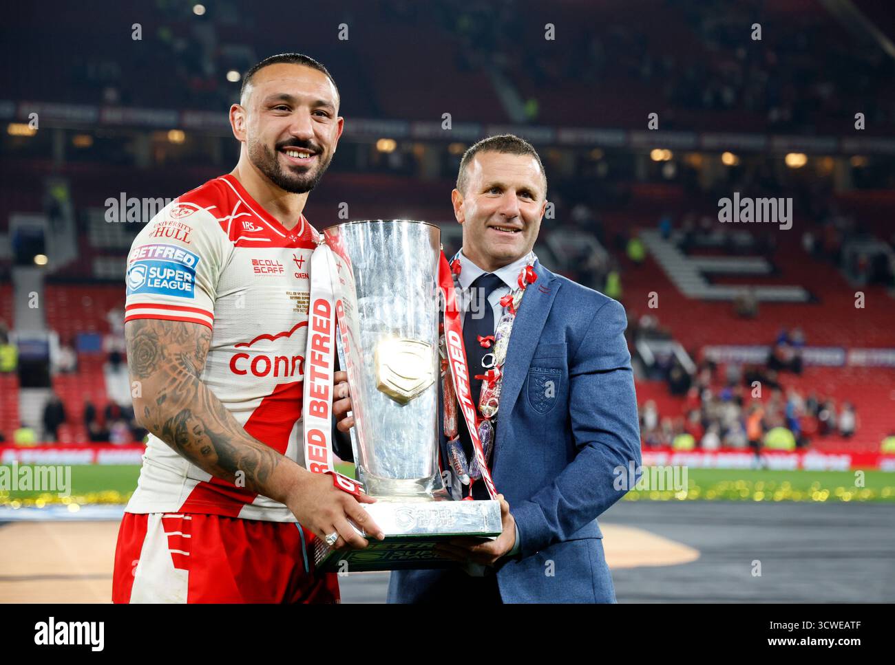 Hull KR's Elliot Minchella (left) and head coach Willie Peters ...