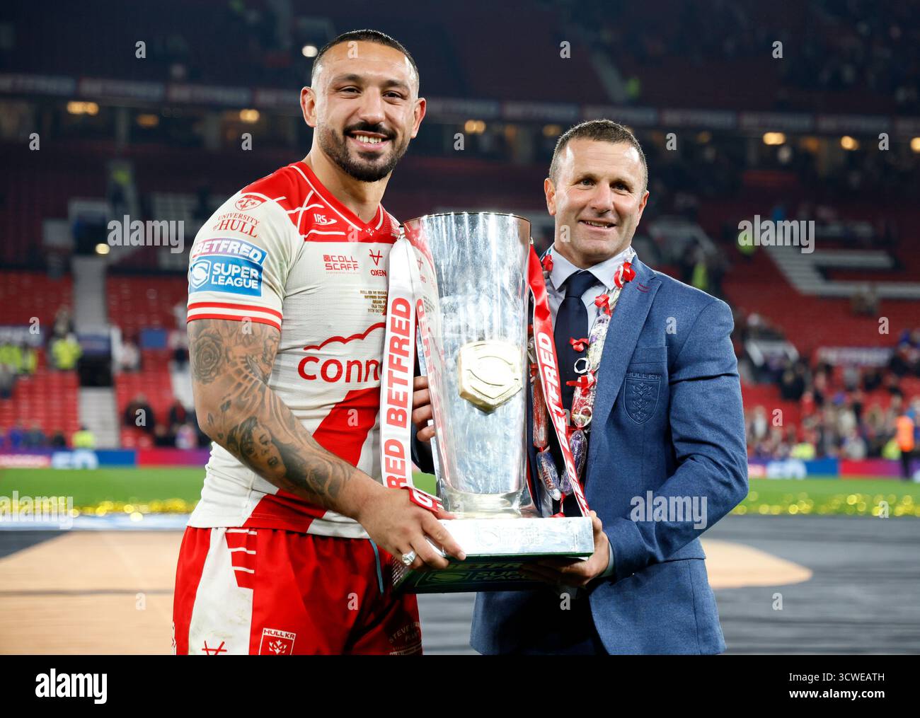 Hull KR's Elliot Minchella (left) and head coach Willie Peters ...