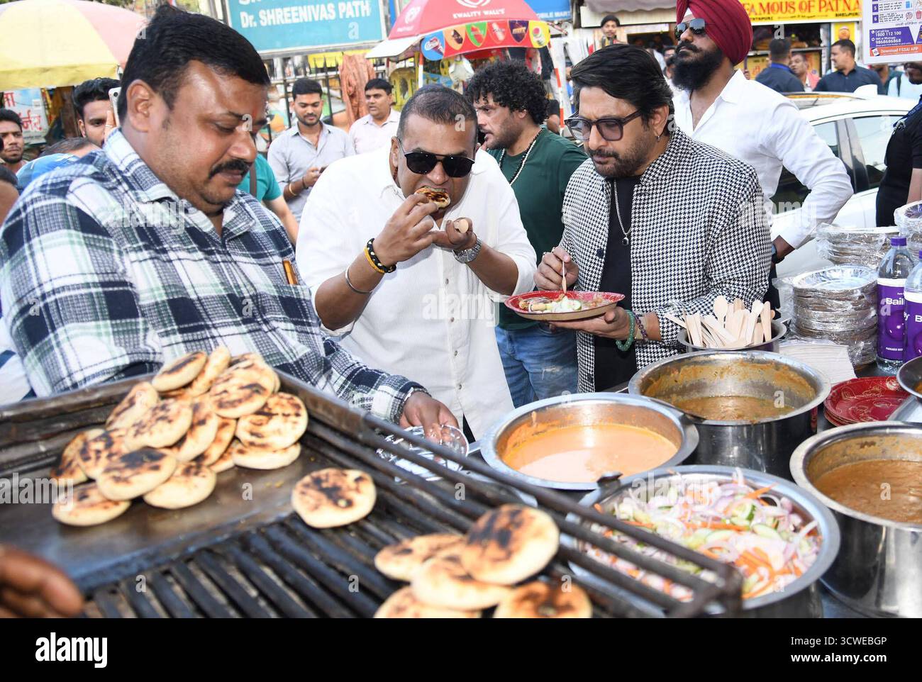 PATNA, INDIA - OCTOBER11: Bollywood actor Arshad Warsi eating Bihari ...