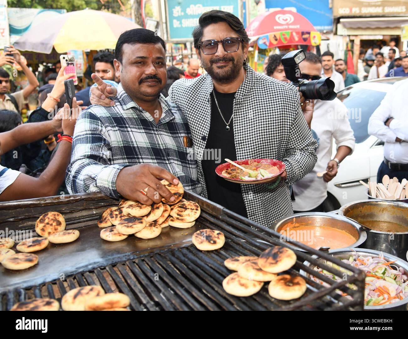 PATNA, INDIA - OCTOBER11: Bollywood actor Arshad Warsi eating Bihari ...