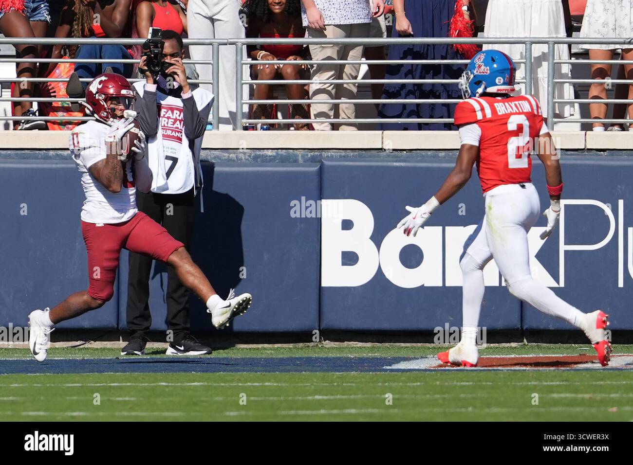 Washington State wide receiver Tony Freeman (0) catches a touchdown ...