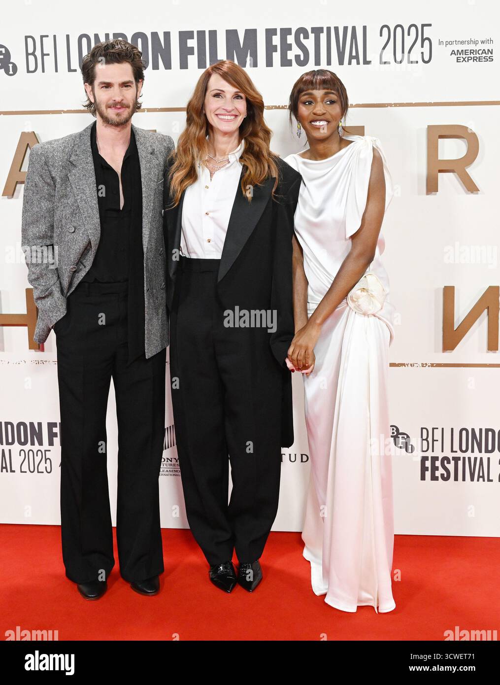 London, UK. 11th Oct, 2025. American actresses Julia Roberts, Ayo ...