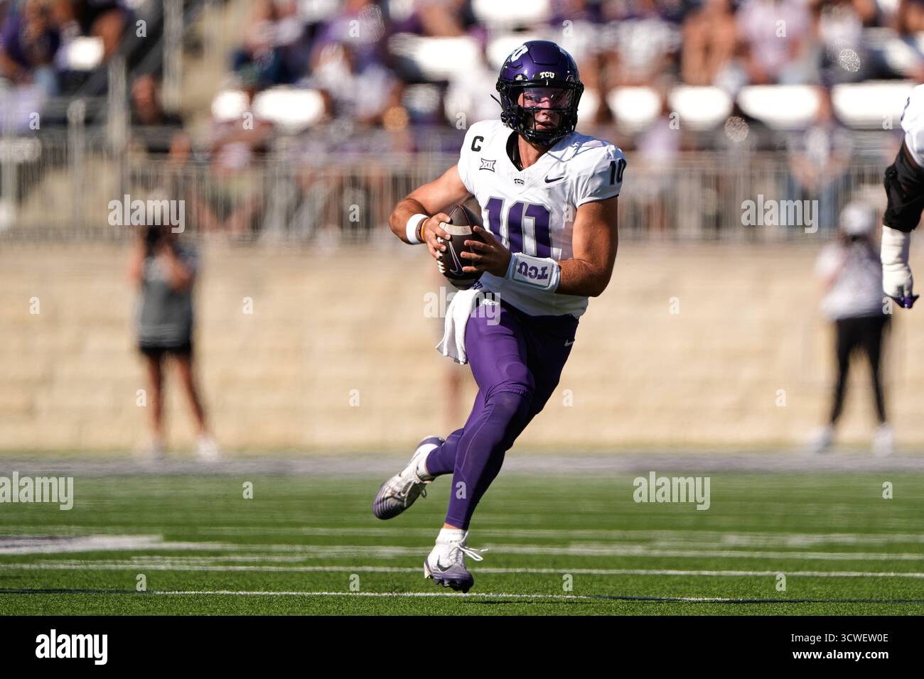 TCU quarterback Josh Hoover runs the ball during the first half of an ...