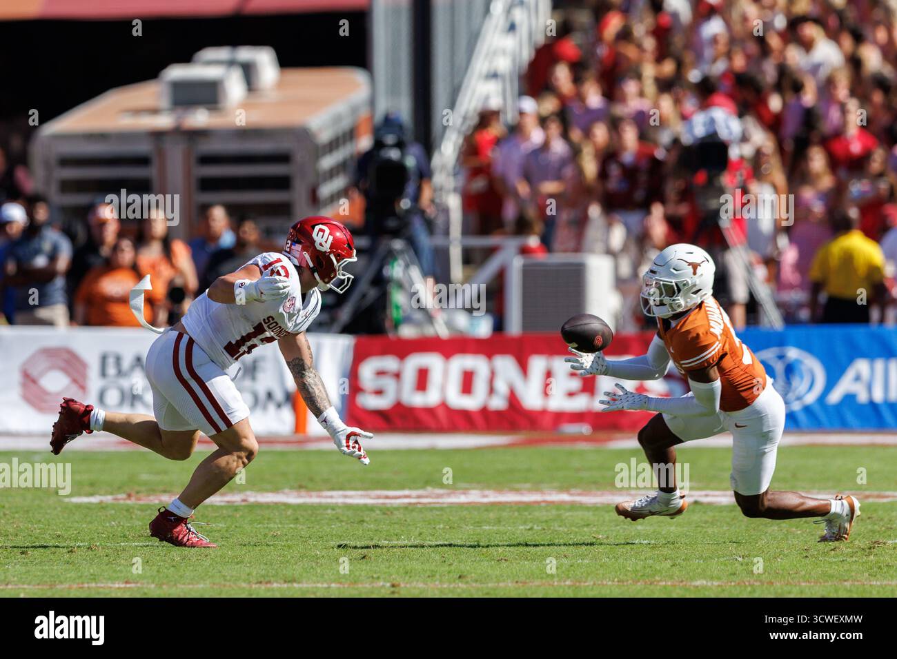 DALLAS, TX - OCTOBER 11: defensive back Malik Muhammad (5) of the Texas ...