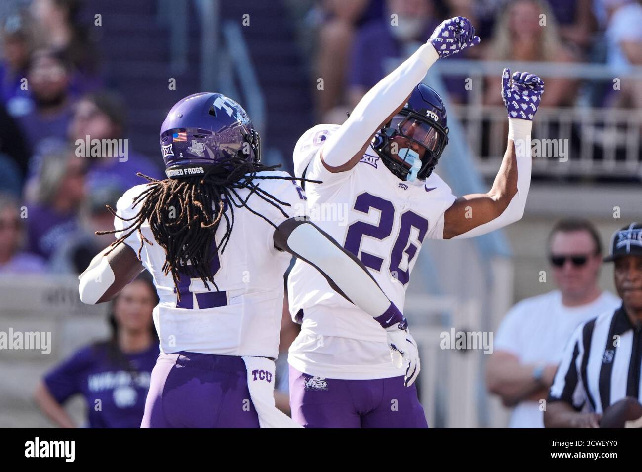TCU running back Jeremy Payne (26) celebrates with running back ...