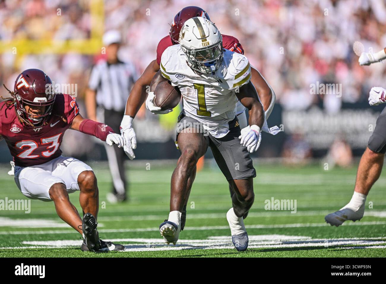 Georgia Tech running back Jamal Haynes (1) runs against Virginia Tech ...