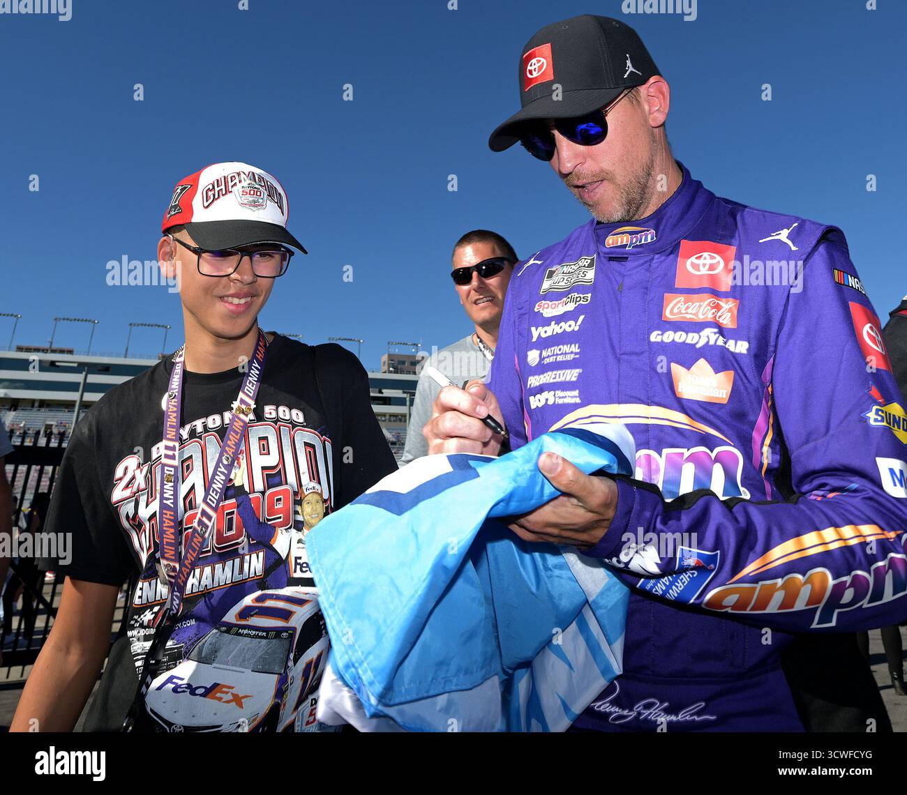 LAS VEGAS, NV - OCTOBER 11: Denny Hamlin (#11 Joe Gibbs Racing ampm ...