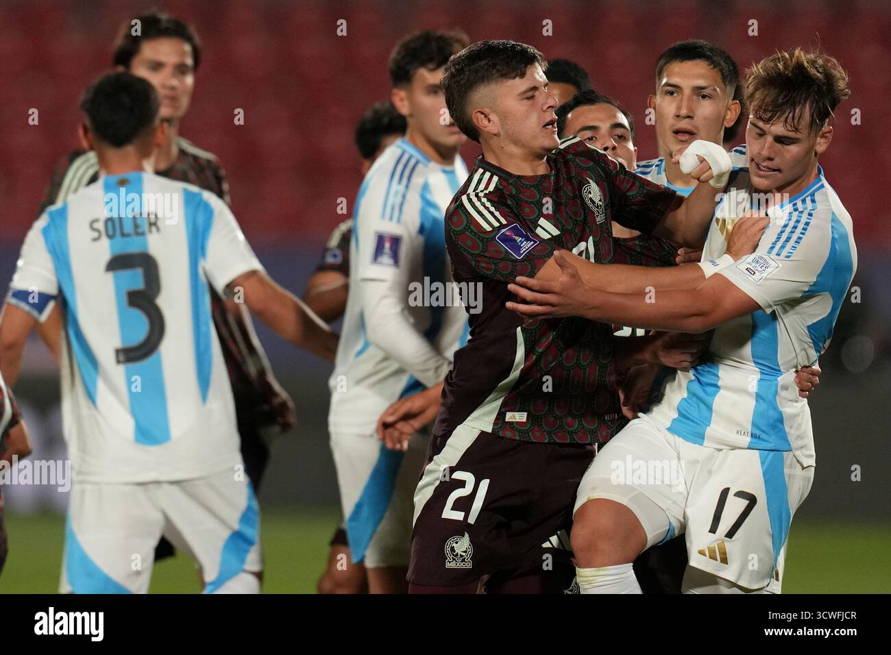 Mexico's Tahiel Jimenez (21) and Argentina's Mateo Silvetti argue during a FIFA U-20 World Cup ...