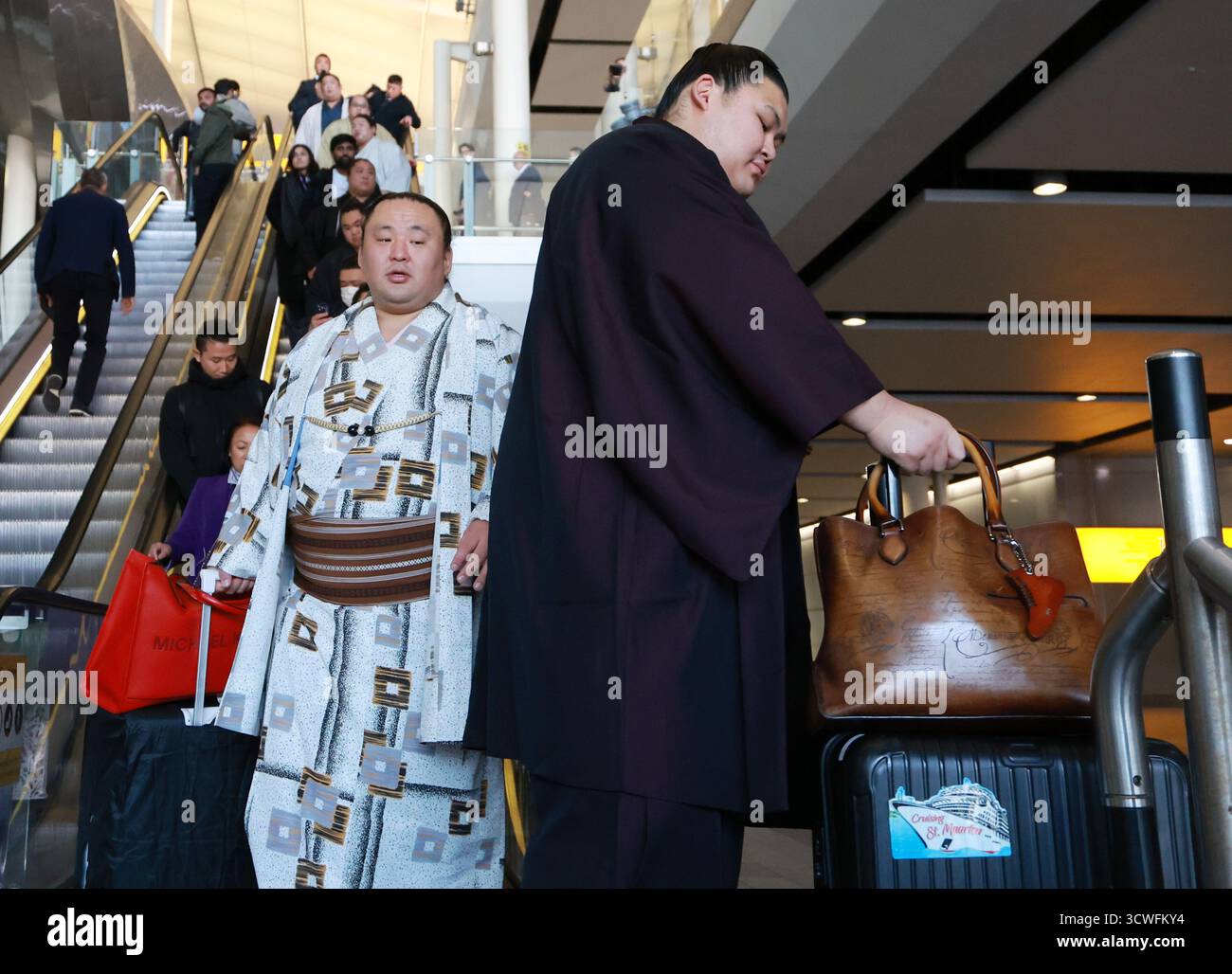 Sumo wrestlers, including Yokozuna Onosato, arrive at Heathrow Airport ...