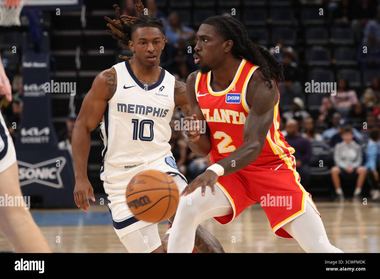 Memphis Grizzlies guard Javon Small (10) defends against Atlanta Hawks ...