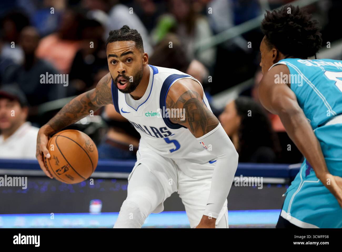 Dallas Mavericks guard D'Angelo Russell (5) looks to the basket while ...