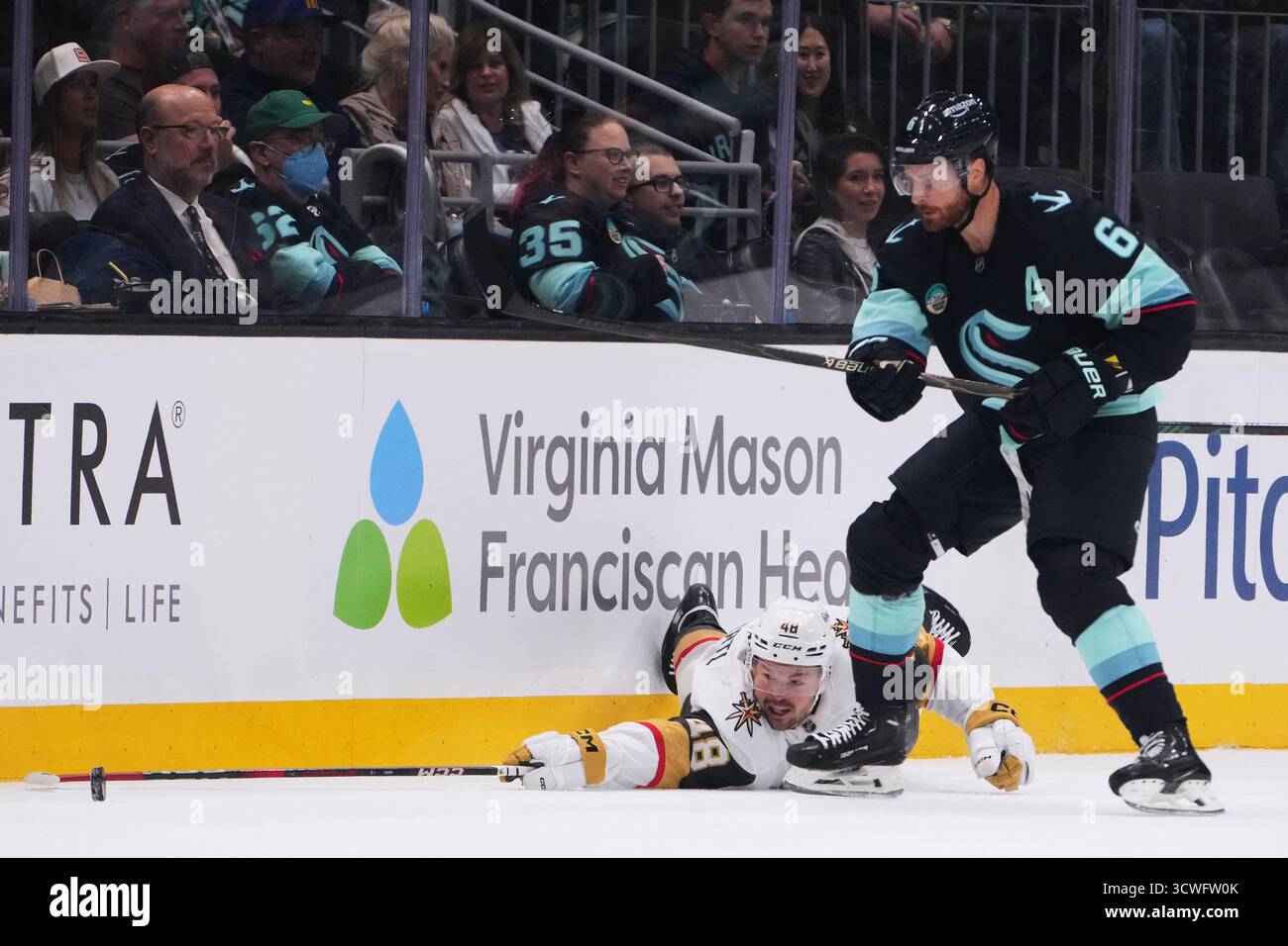Vegas Golden Knights center Tomas Hertl (48) reaches for the puck ...