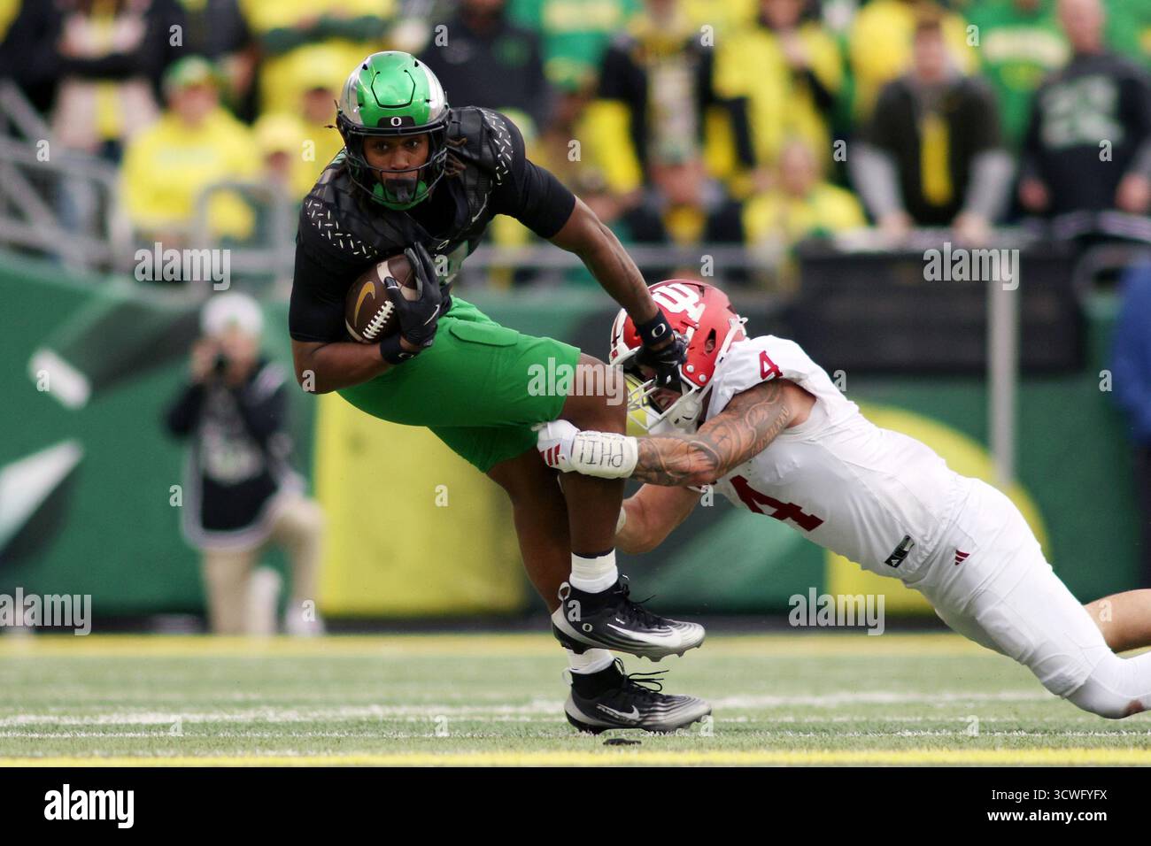 Oregon tight end Jamari Johnson (9) is tackled by Indiana linebacker ...