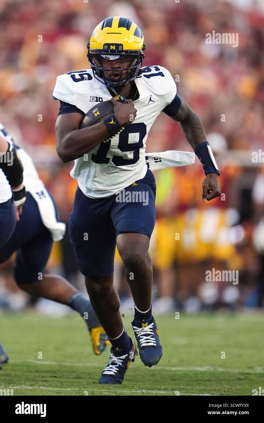 Michigan quarterback Bryce Underwood (19) runs during an NCAA college ...