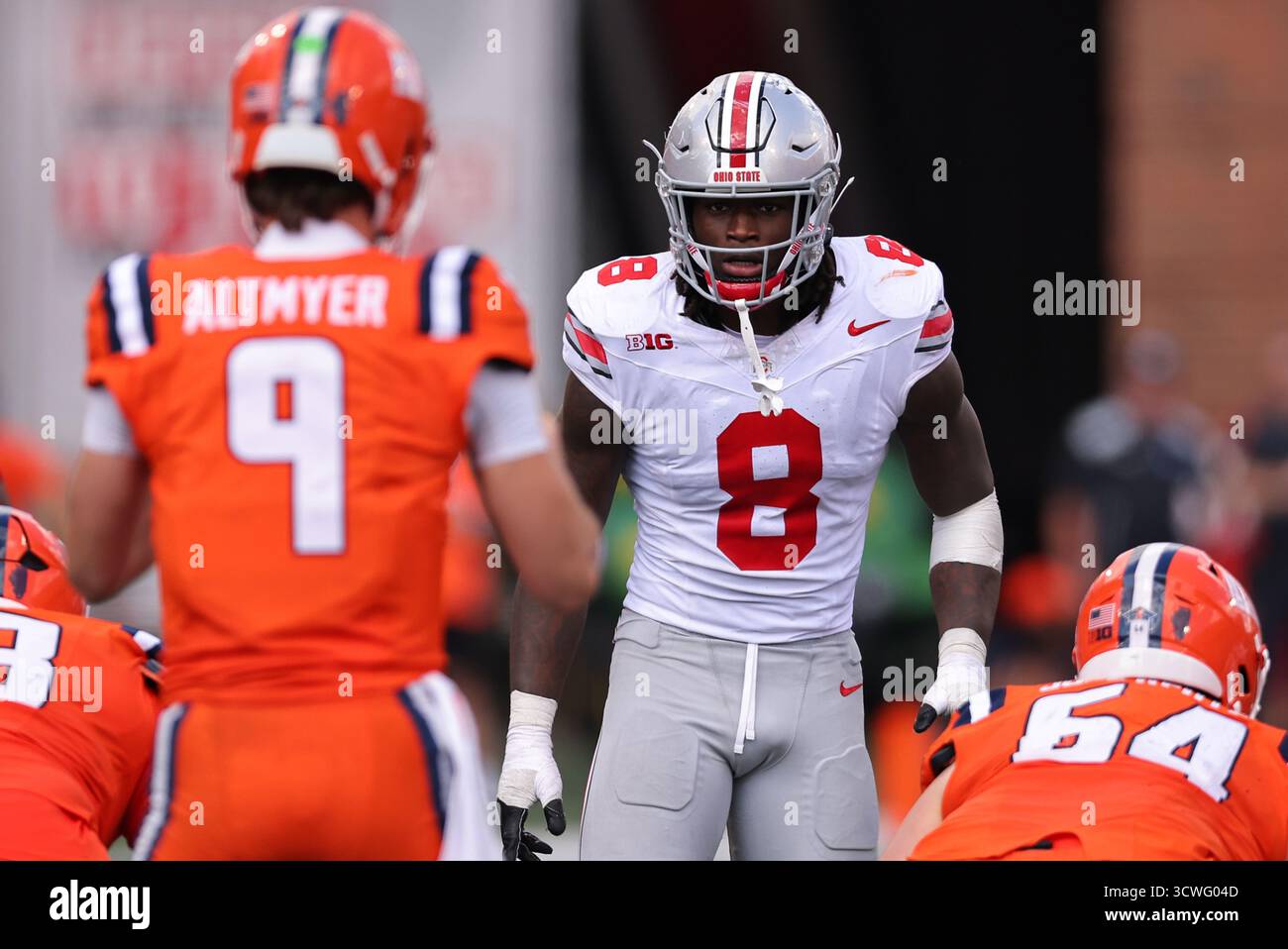 Ohio State linebacker Arvell Reese (8) looks on during an NCAA football ...