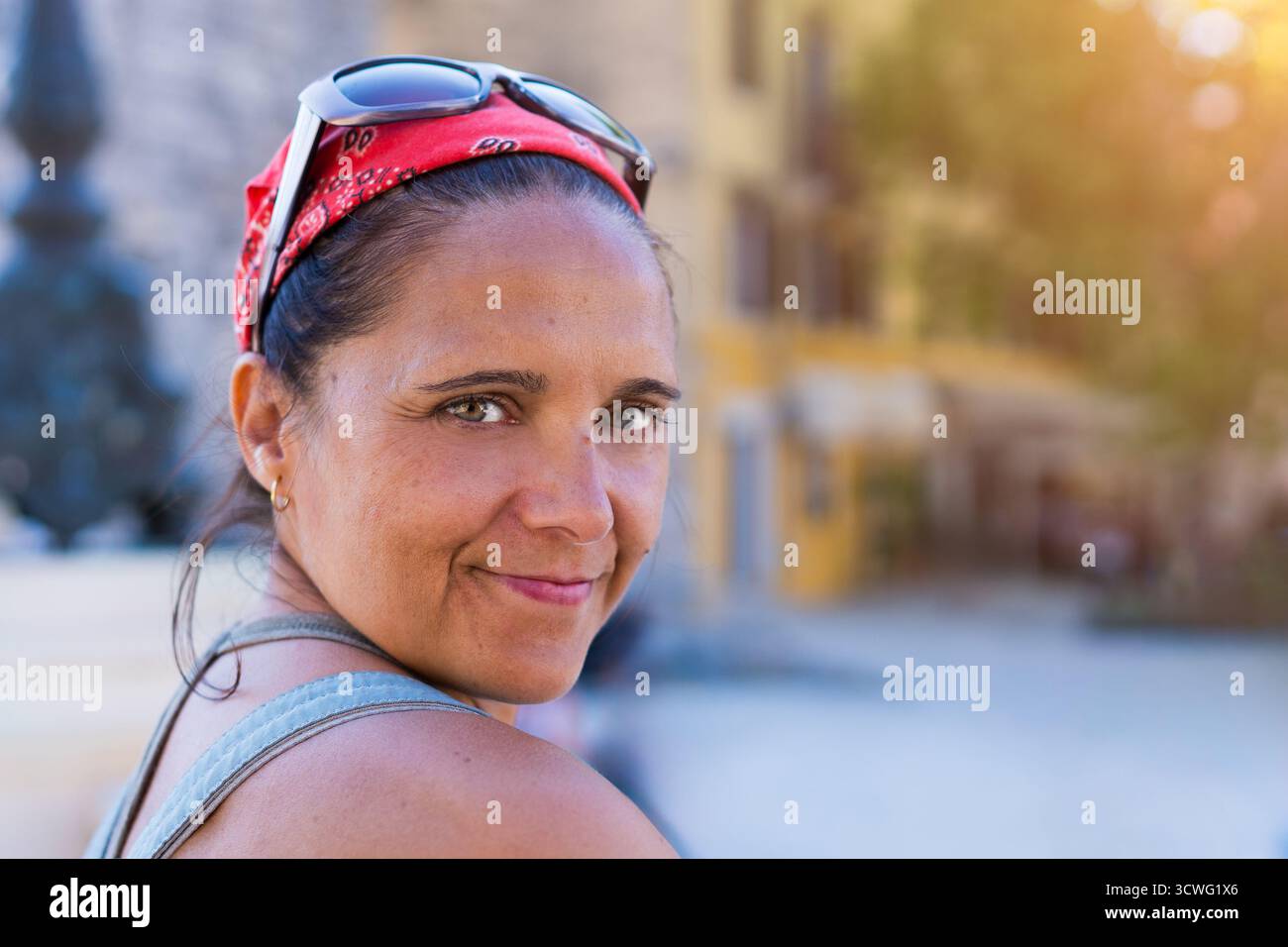 Portrait beautiful woman traveling hi-res stock photography and images ...