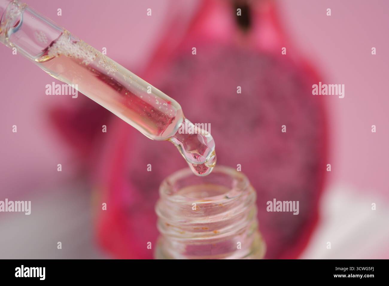 Dropping serum from pipette hi-res stock photography and images - Alamy