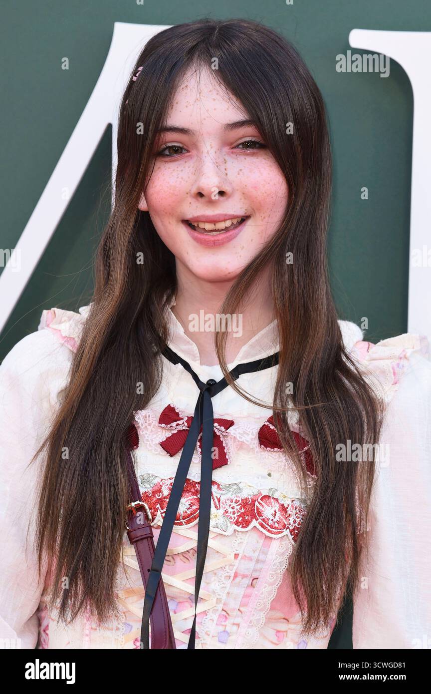 Bodhi Rae Breathnach bei der Premiere des Kinofilms Hamnet auf dem 69 ...