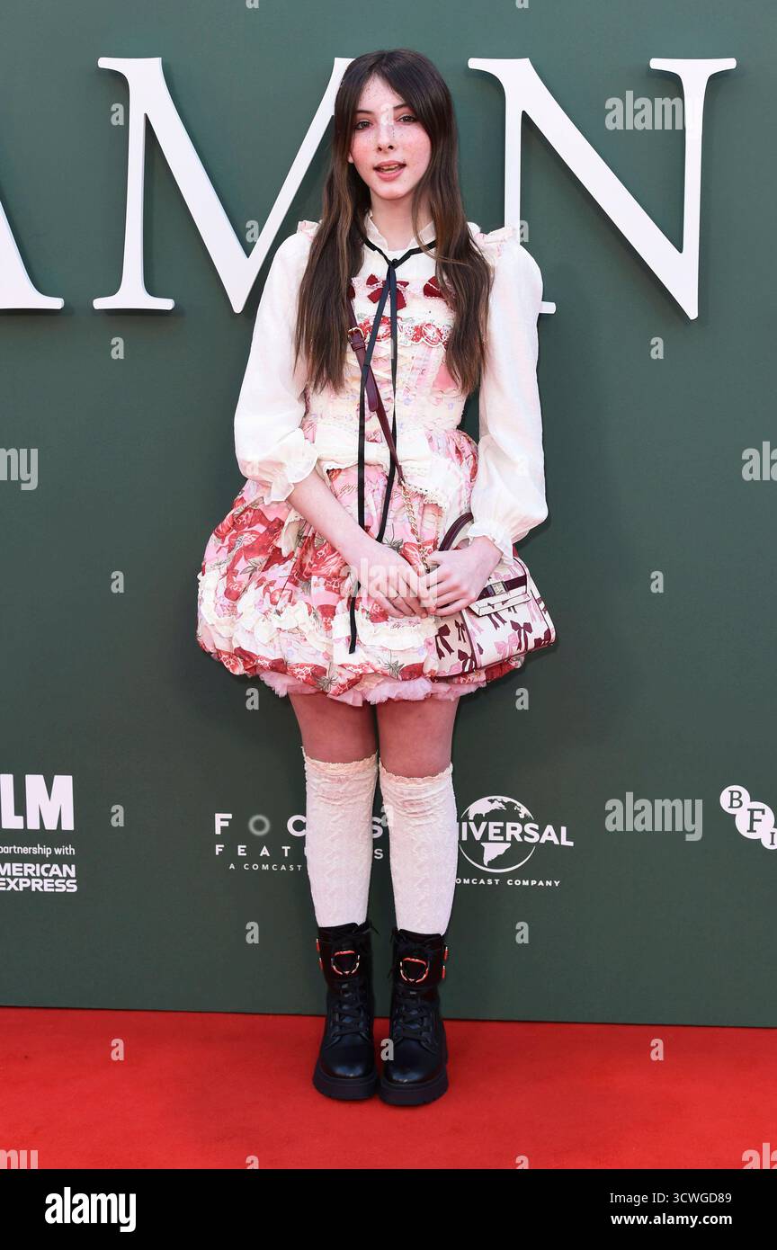 Bodhi Rae Breathnach bei der Premiere des Kinofilms Hamnet auf dem 69 ...