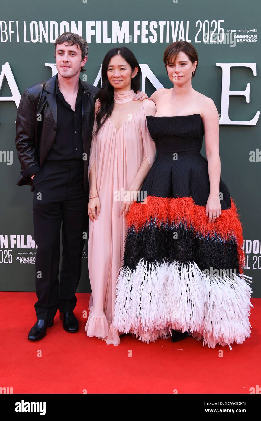 Paul Mescal, Chloe Zhao und Jessie Buckley bei der Premiere des ...