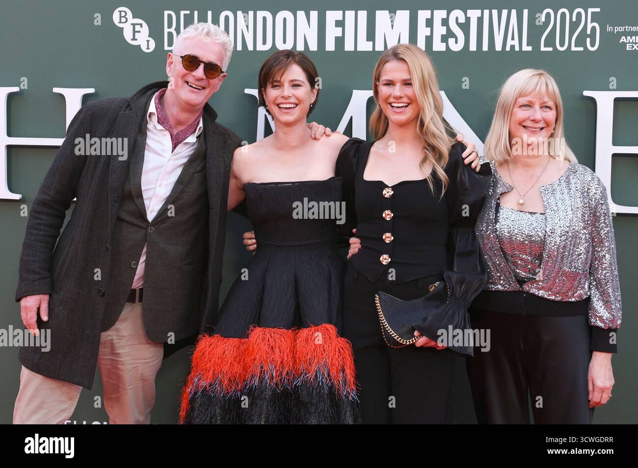 Tim Buckley, Jessie Buckley, Gast und Marina Cassidy bei der Premiere ...