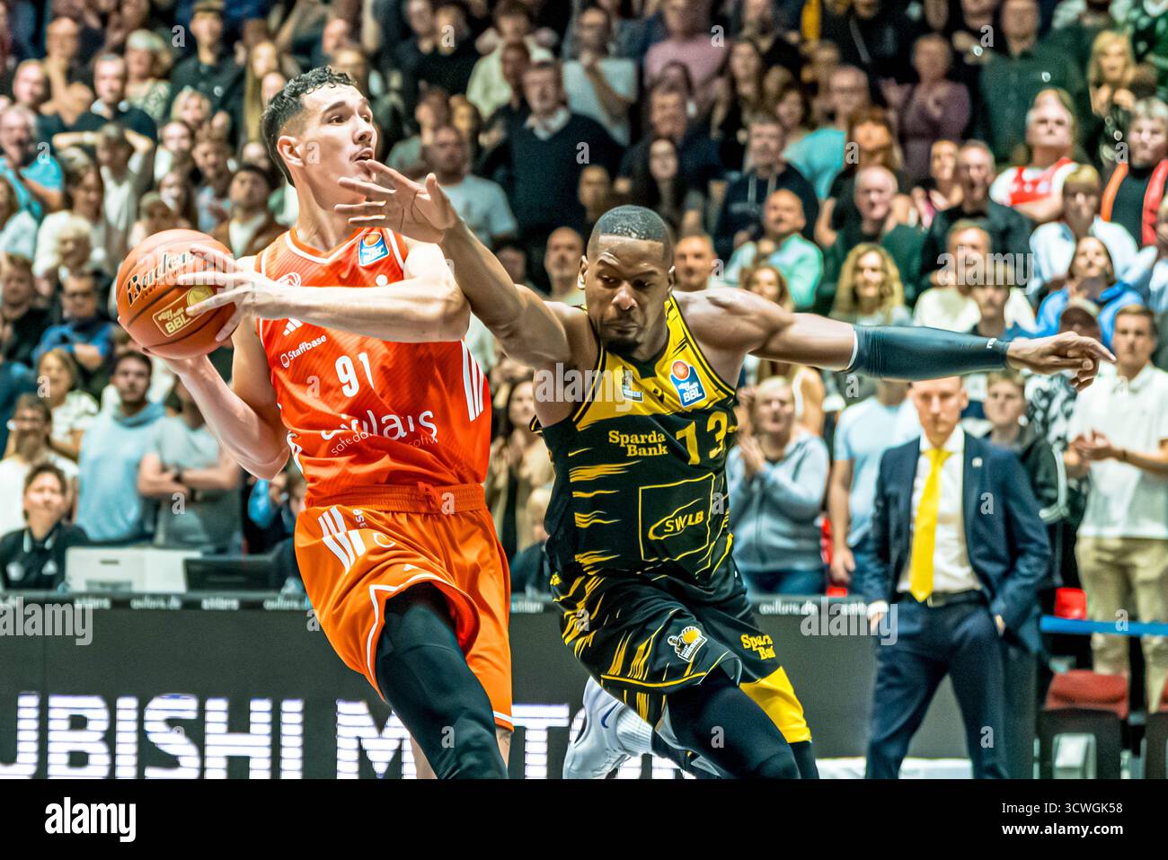 Chemnitz, Deutschland 10. Oktober 2025: 1.BBL - 2025/2026 - Niners Chemnitz vs. MHP Riesen ...