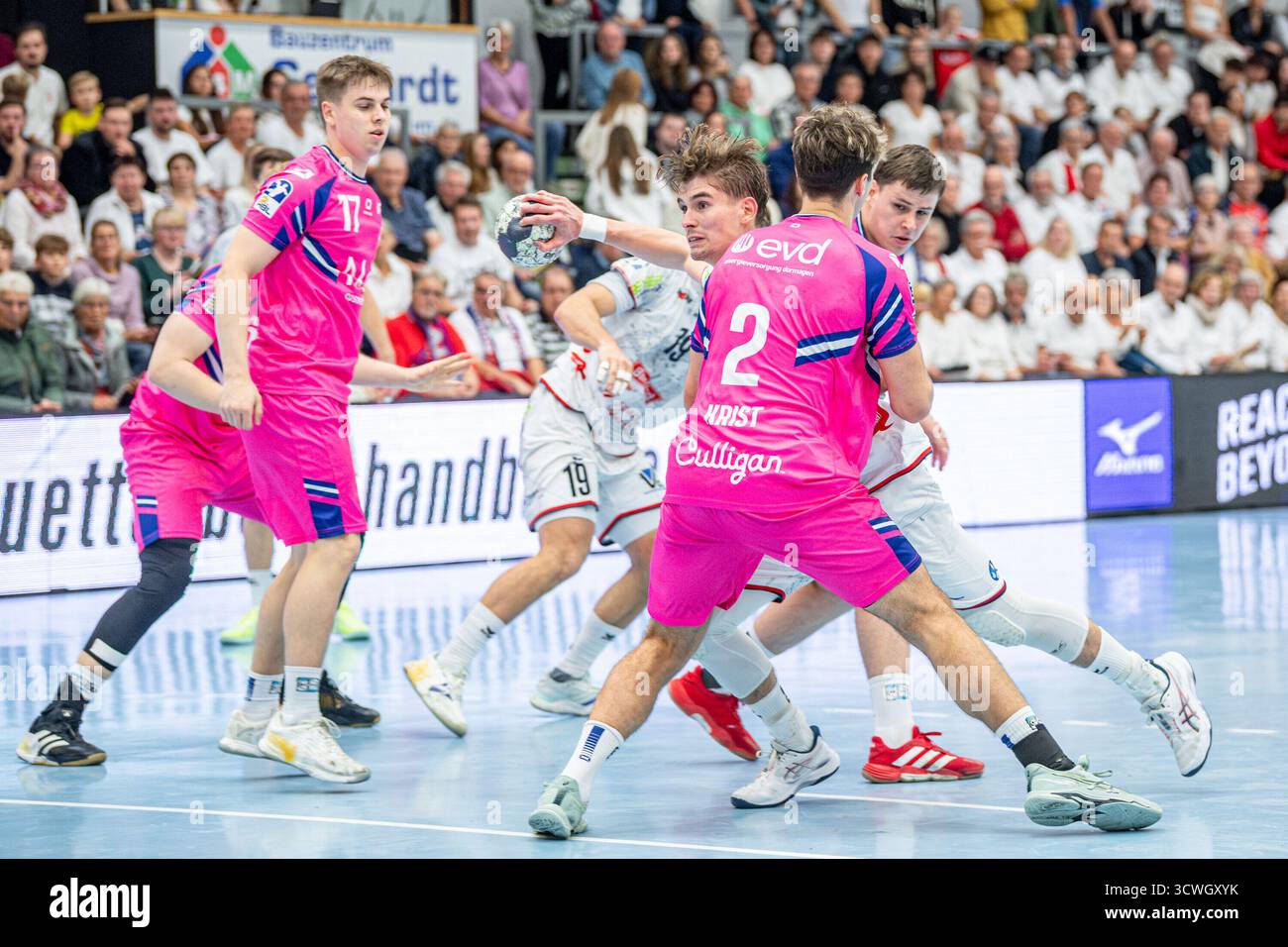 Paul Kompenhans (TV H?ttenberg, 34), Luca Krist (TSV Bayer Dormagen, 2 ...