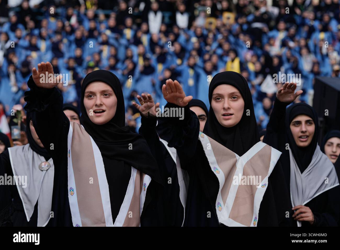 Thousands of Hezbollah's al-Mahdi Scouts repeat the oath of allegiance ...