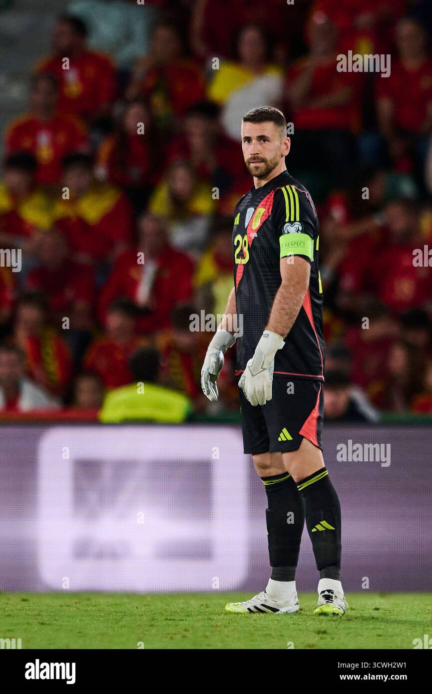 Elche, Spain. 11th Oct, 2025. ELCHE, SPAIN - OCTOBER 11: Unai Simon ...