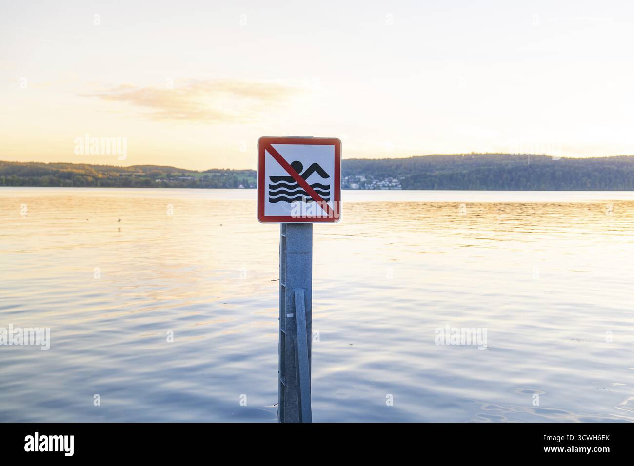 Non swimmer sign in hi-res stock photography and images - Alamy