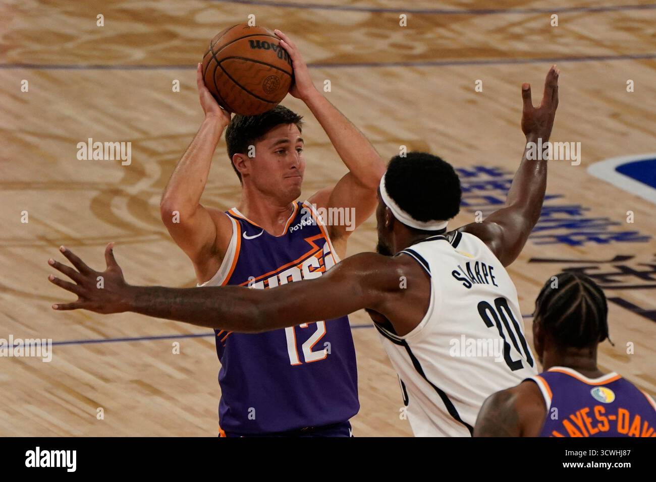 Brooklyn Nets center Day'Ron Sharpe (20) guards Phoenix Suns guard ...