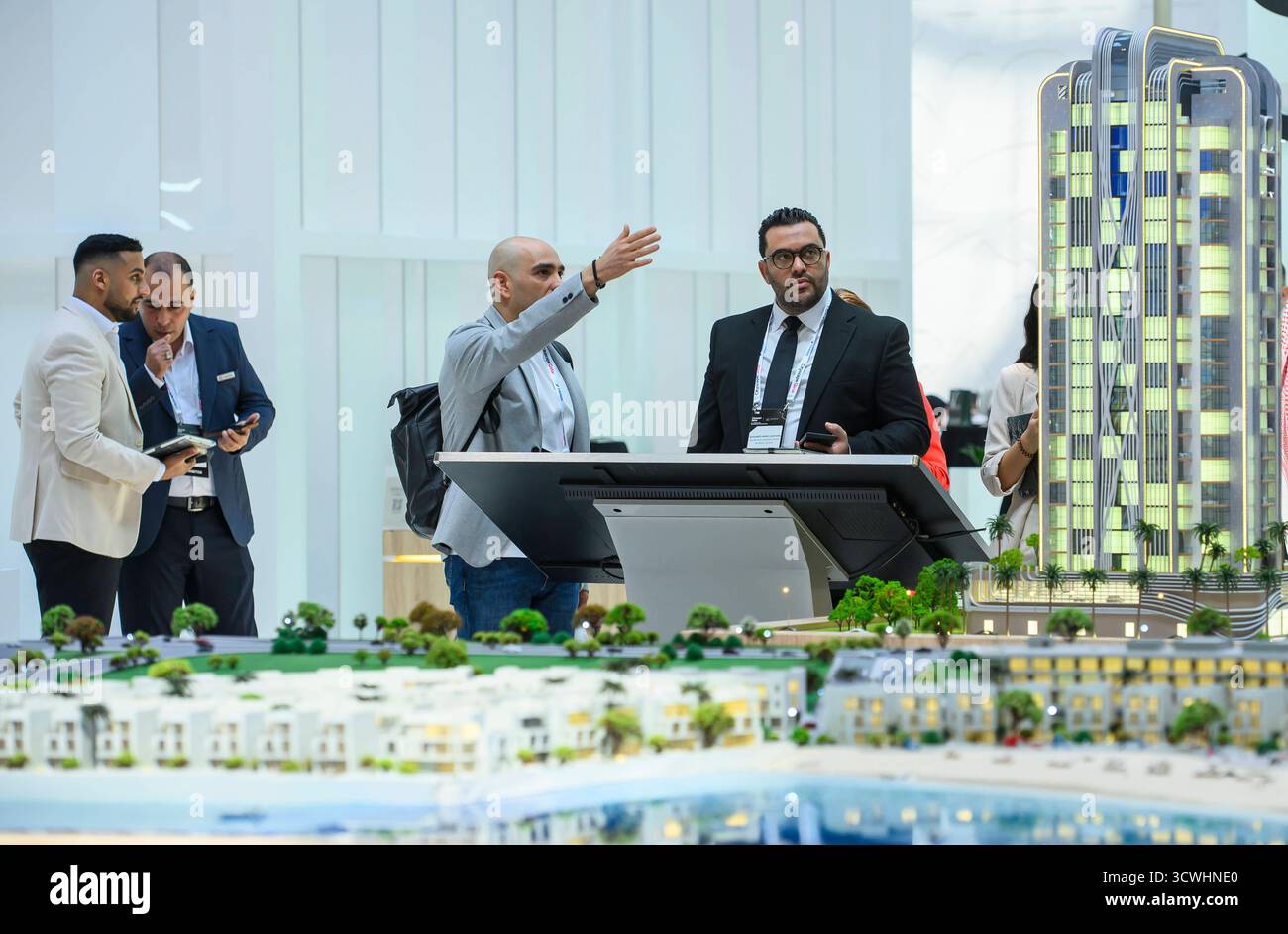 CITYSCAPE QATAR 2025Õ THE REAL ESTATE EXHIBITION IN DOHA A salesman ...