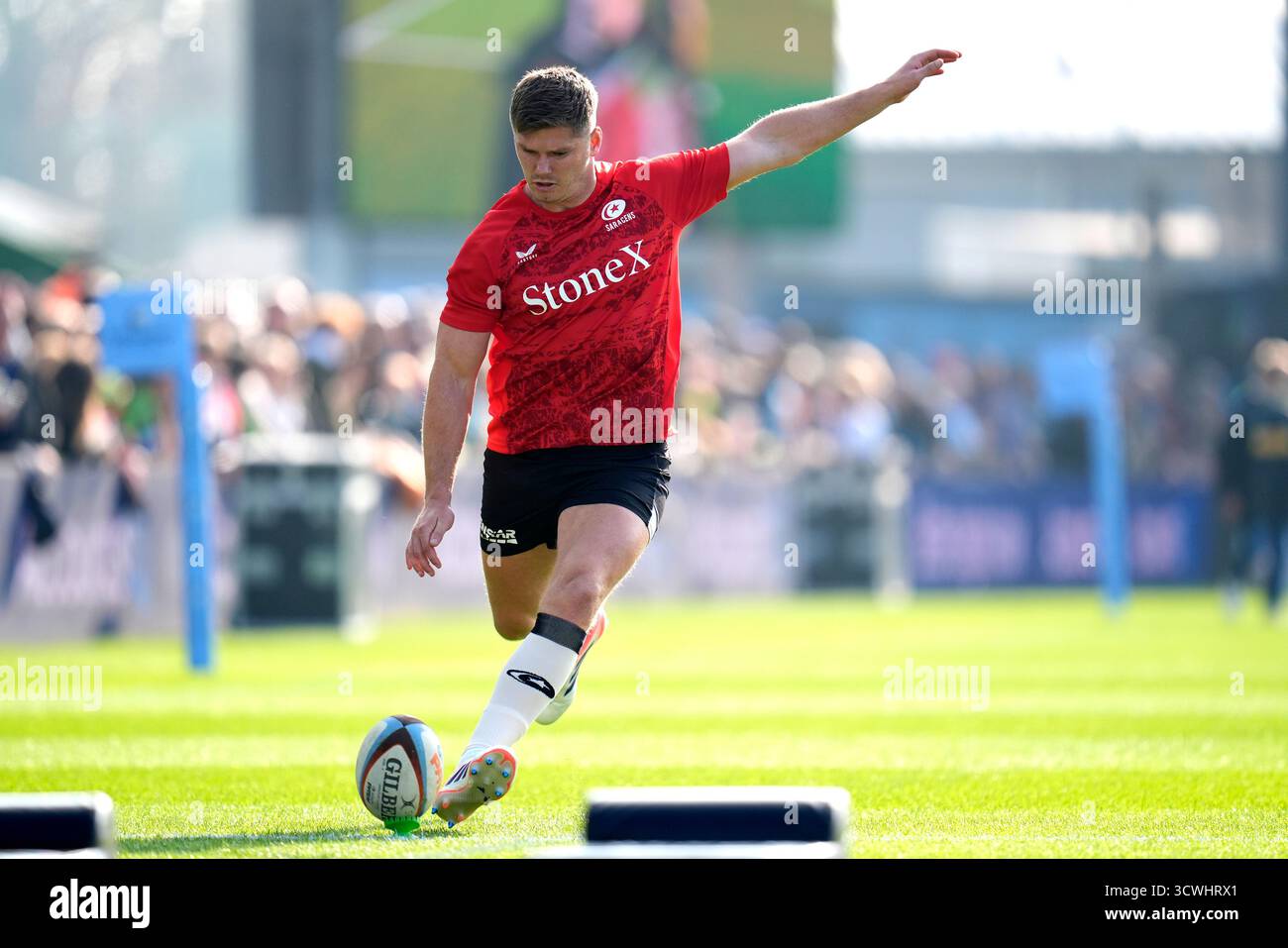 Saracens' Owen Farrell warming up before the Gallagher PREM match at ...
