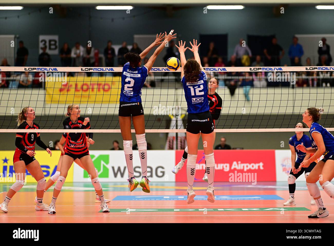 Block Leilani Slacanin (2, Allianz MTV Stuttgart) und Lucia Varela (12 ...