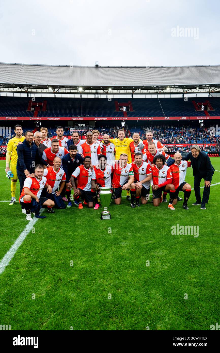 Giovanni van bronckhorst and dirk kuyt hi-res stock photography and ...