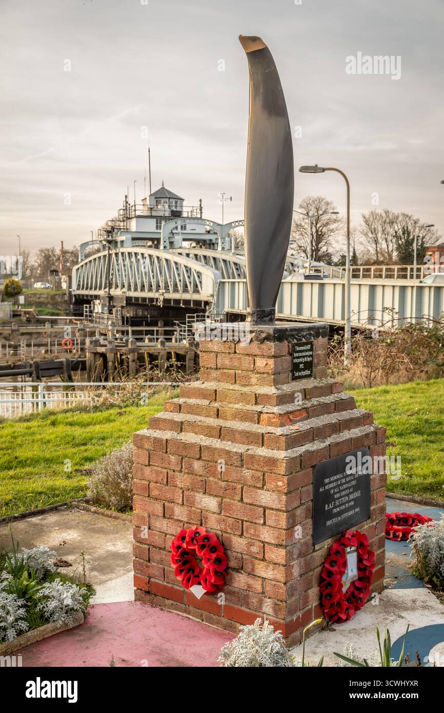 RAF Memorial, Crosskeys Swing Bridge, Sutton Bridge, Lincolnshire ...