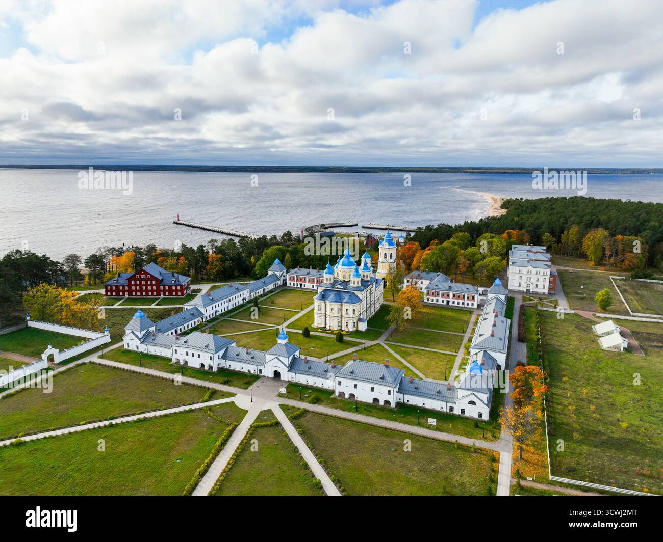 Symmetrical layout of buildings hi-res stock photography and images - Alamy