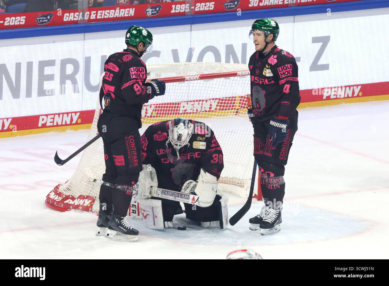 12.10.2025, Uber-Arena, Berlin, DEU, DEL, 1.EBL, Eisbaeren vs ...