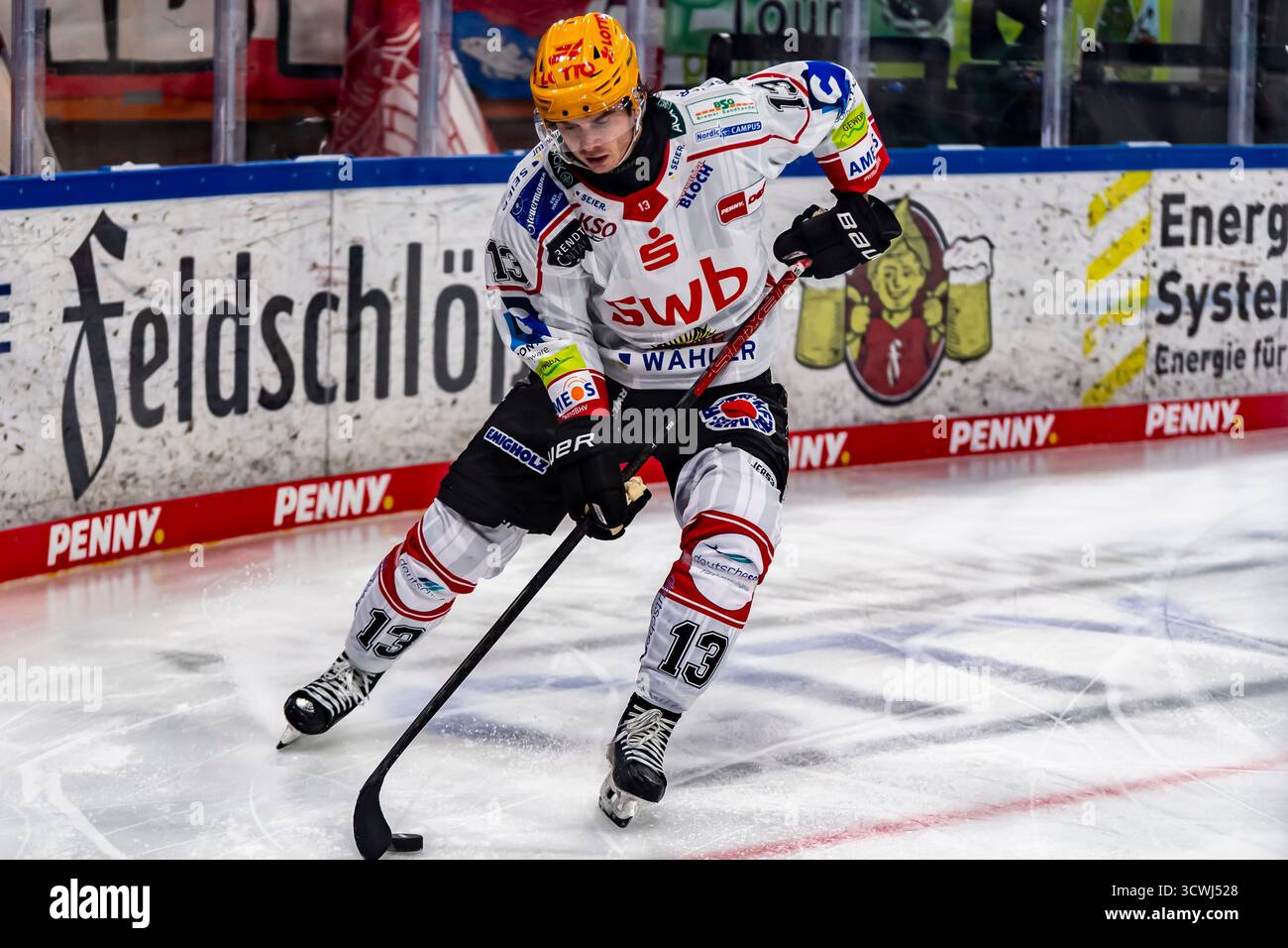Ziga Jeglic (Fischtown Pinguins Bremerhaven, #13) GER, Dresdner ...