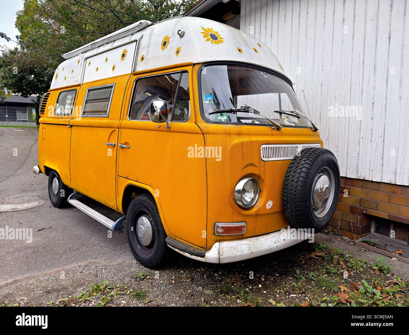 Vw bulli camping hi-res stock photography and images - Alamy