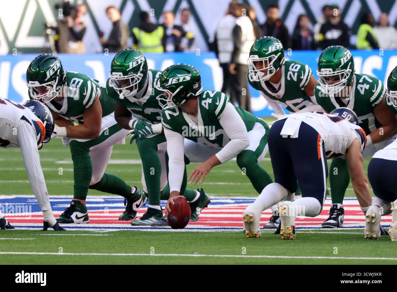 New York Jets long snapper Thomas Hennessy (42) gets ready to snap the ...