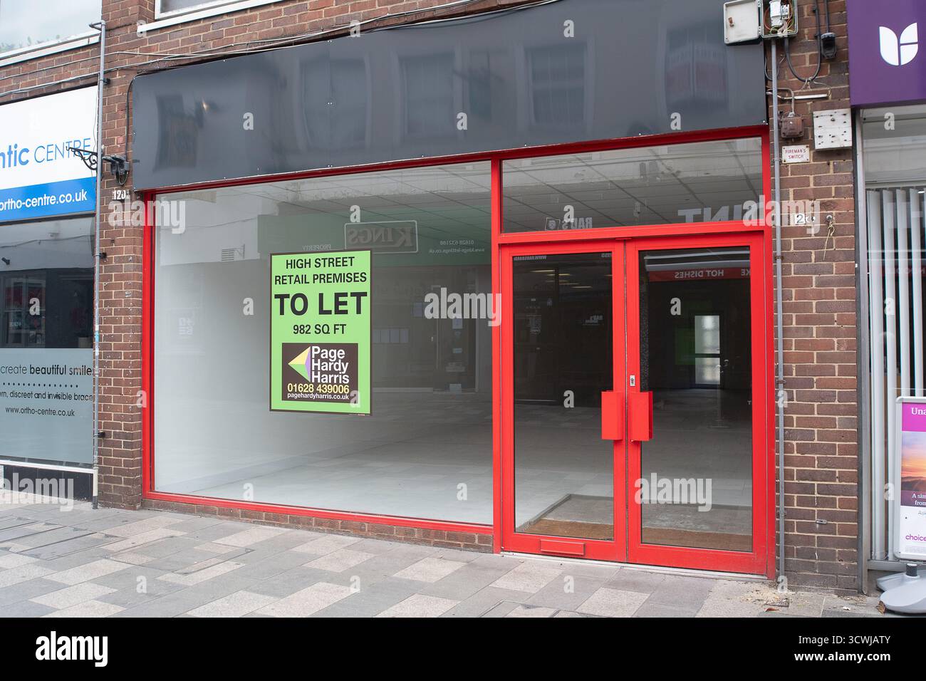 Maidenhead, Berkshire, UK. 10th October, 2025. An empty retail space in ...