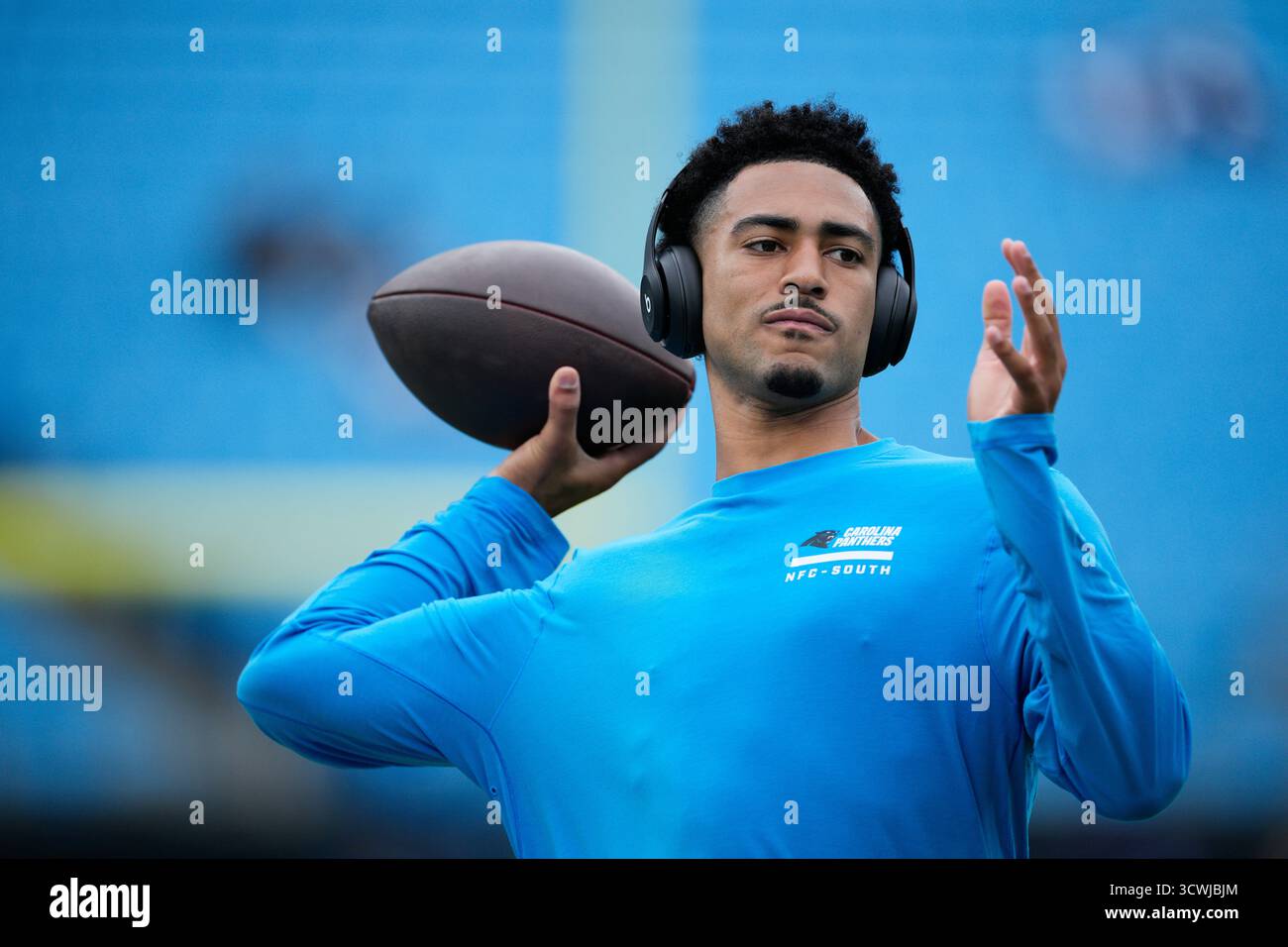 Carolina Panthers quarterback Bryce Young warms up before an NFL ...