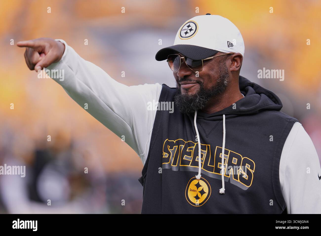 Pittsburgh Steelers head coach Mike Tomlin gestures before an NFL ...