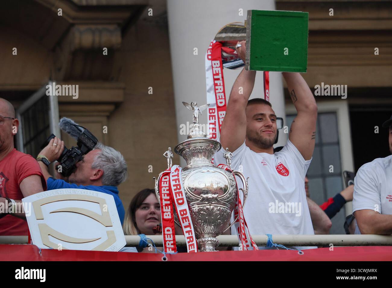 Hull, United Kingdom . 12 October, 2025. Pictured left to right ...